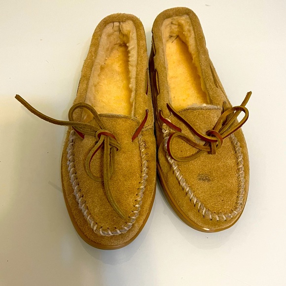 Minnetonka | Shoes | Vintage Minnetonka Hard Sole Tan Traditional ...
